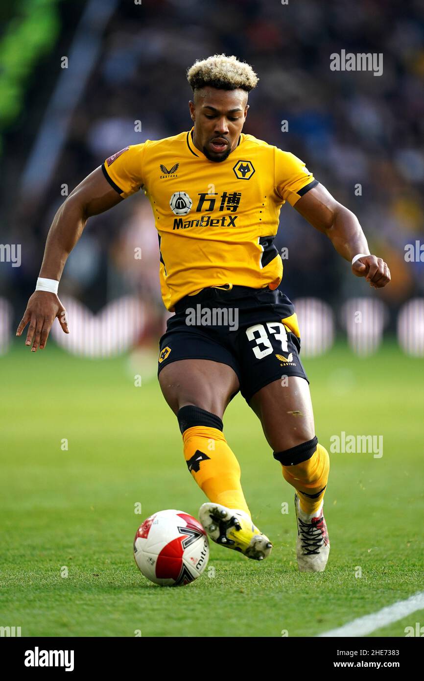 Adama traore wolves 2022 hi-res stock photography and images - Alamy