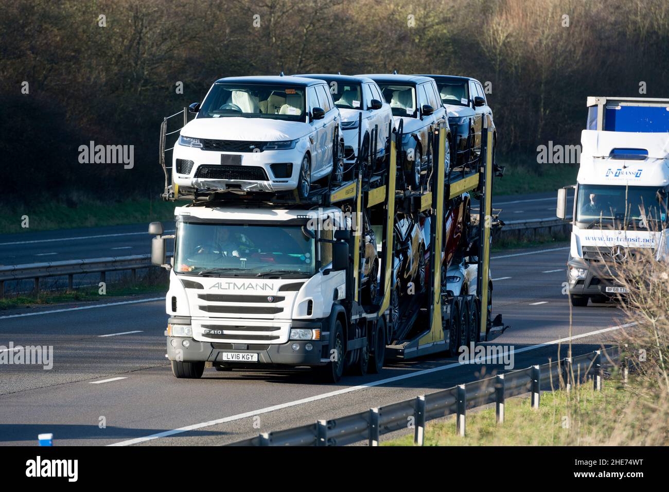 Range rovers motorway hi-res stock photography and images - Alamy