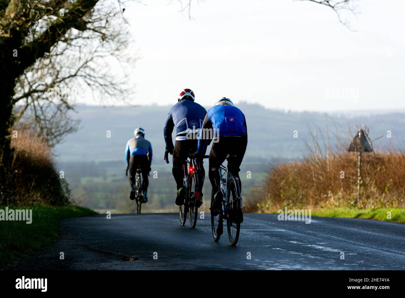 Cycling countryside road britain hi-res stock photography and images ...