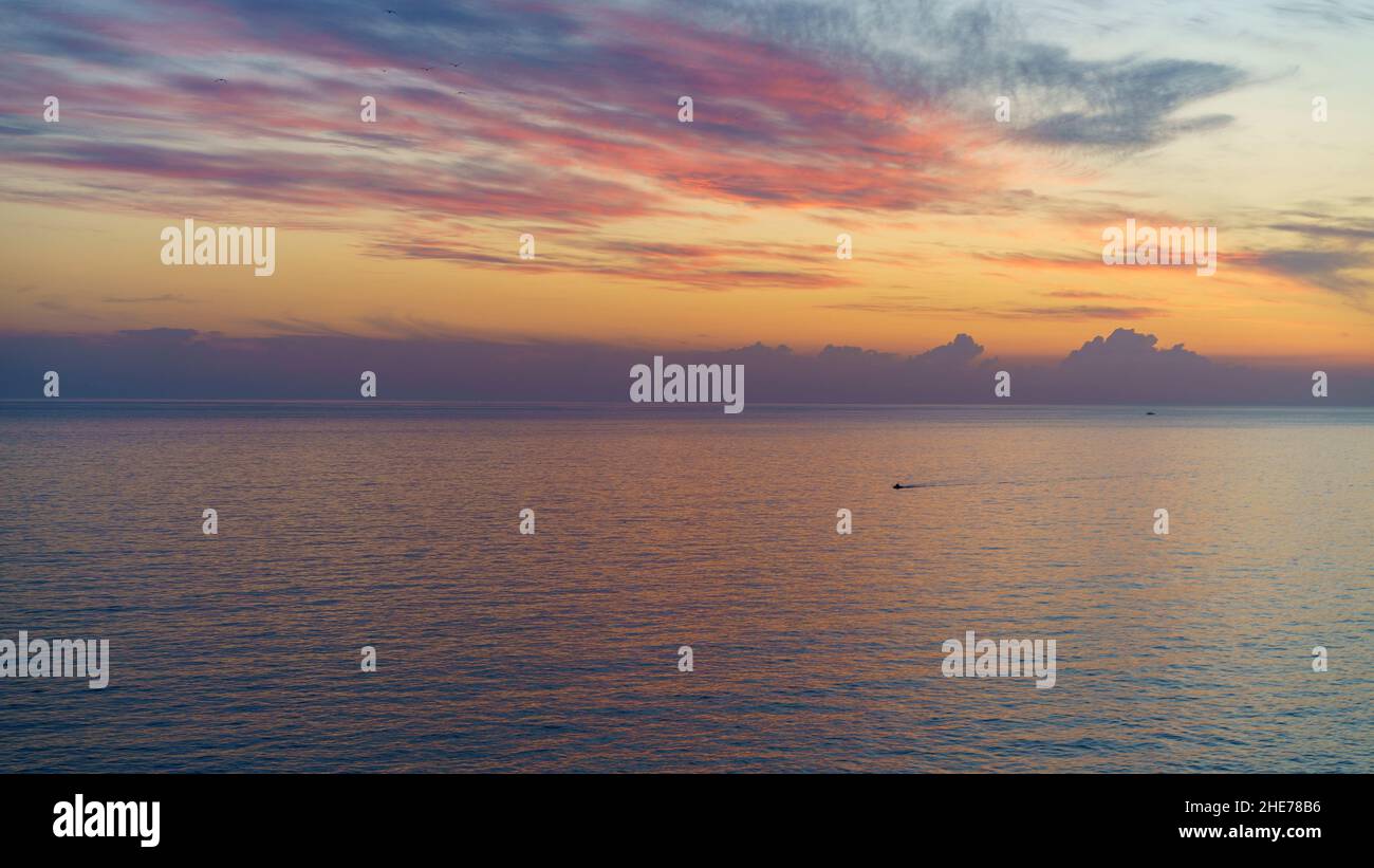 Seascape with a beautiful dramatic sunset. natural light, background ...