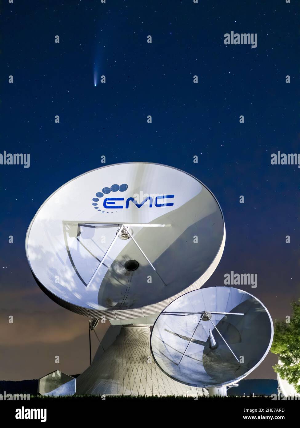 Comet Neowise in the night sky above the earth station Raisting ...