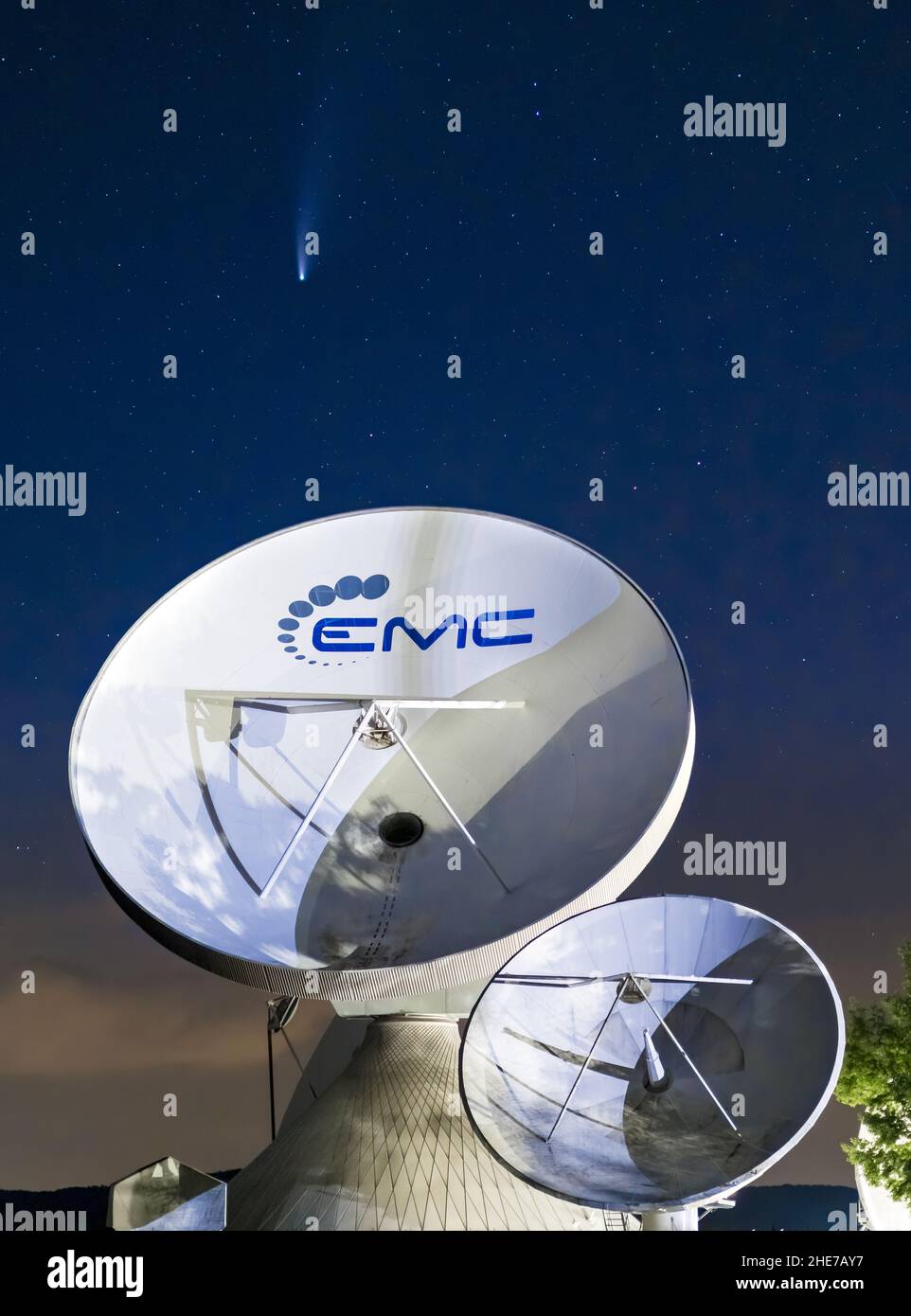 Comet Neowise in the night sky above the earth station Raisting ...