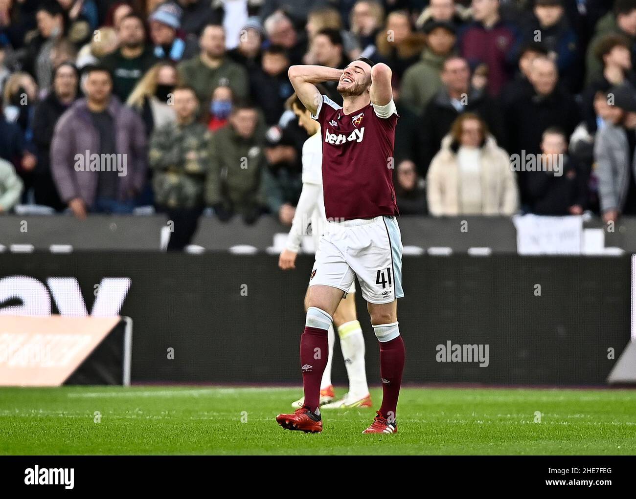 London, UK. 9th Jan, 2022. Declan Rice (West Ham, captain) puts his ...