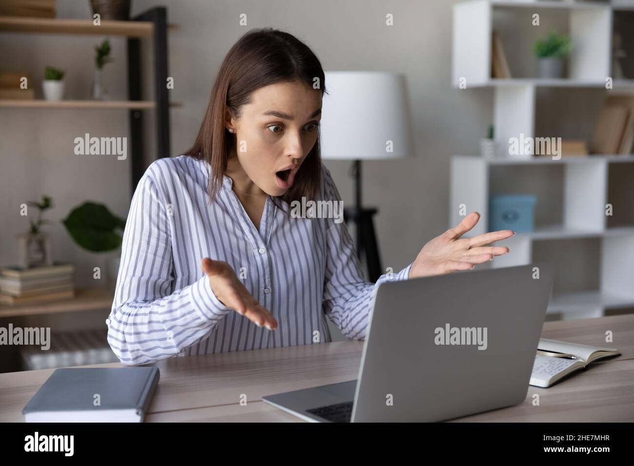 Stressed shocked computer user staring at laptop screen Stock Photo - Alamy