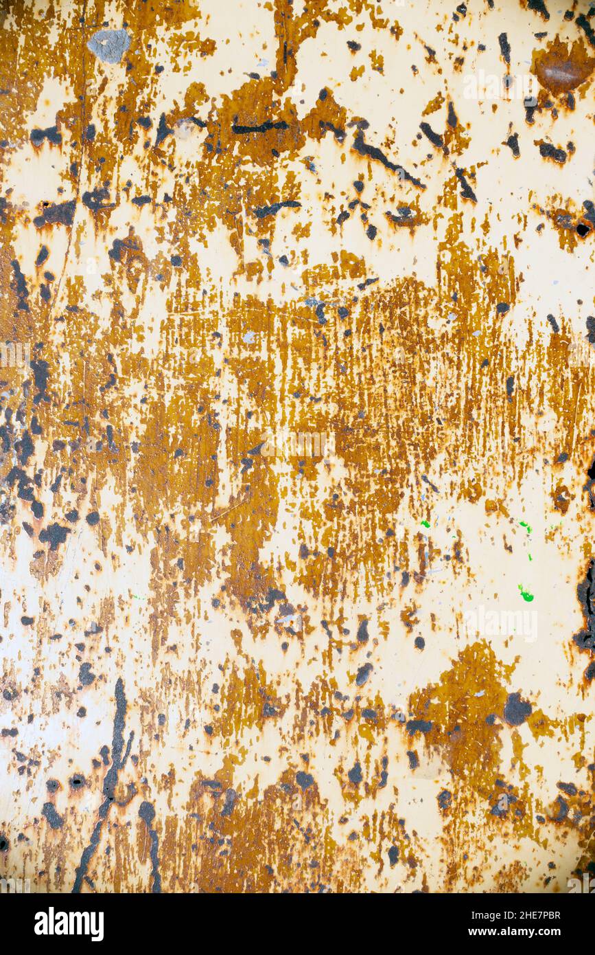 Rusty metal sheet peeling off hi-res stock photography and images - Alamy