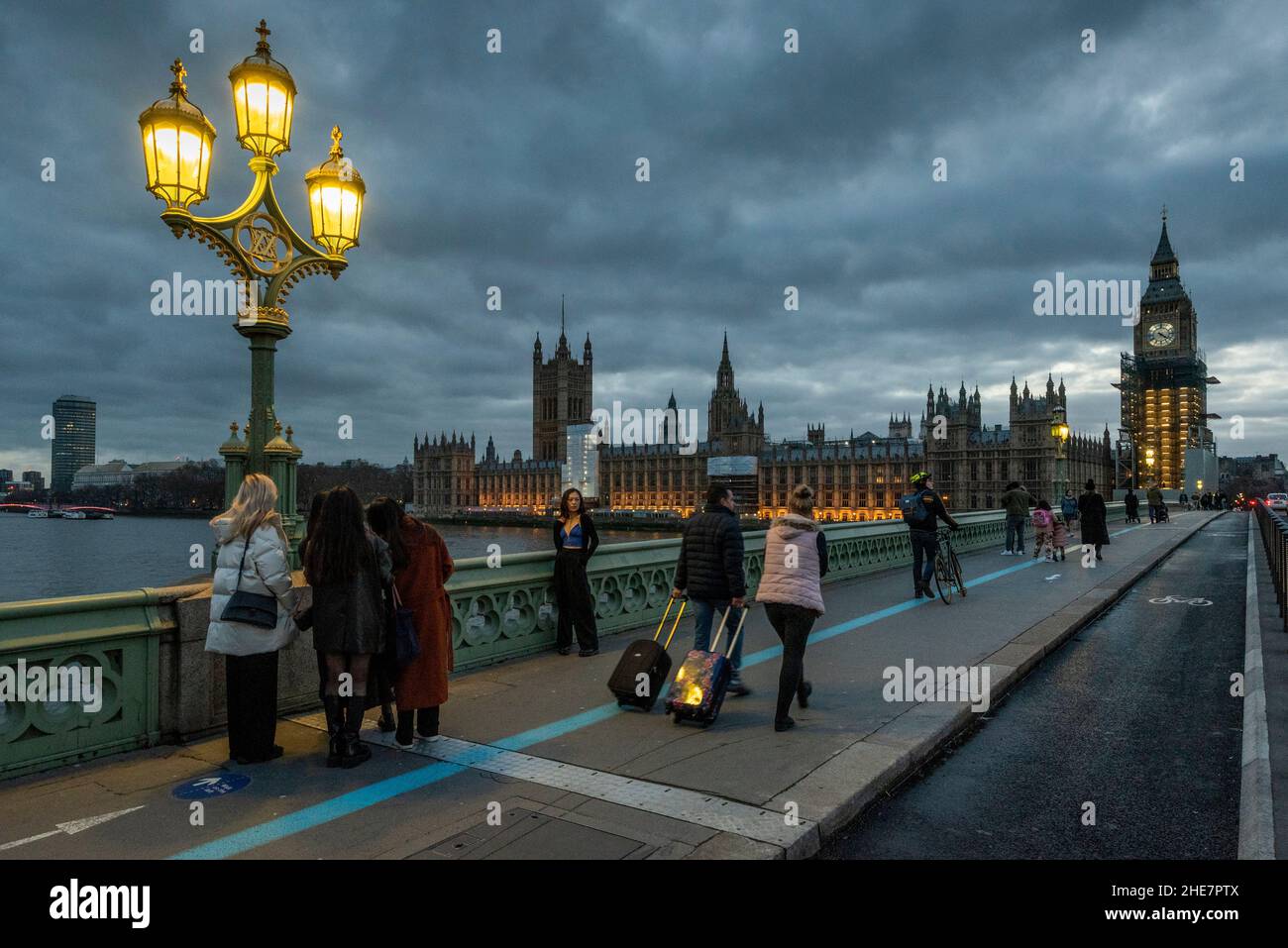Led streetlights uk hi-res stock photography and images - Alamy