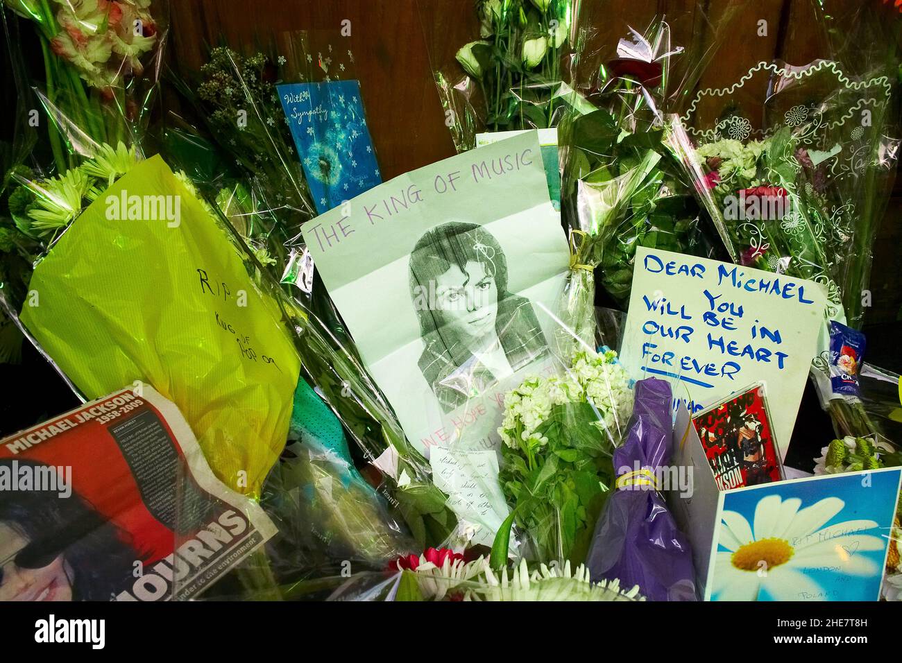 Flowers and tribute messages from Michael Jackson fans outside the ...