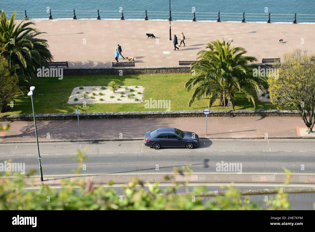 People walking along Torquay seafront Stock Photo - Alamy