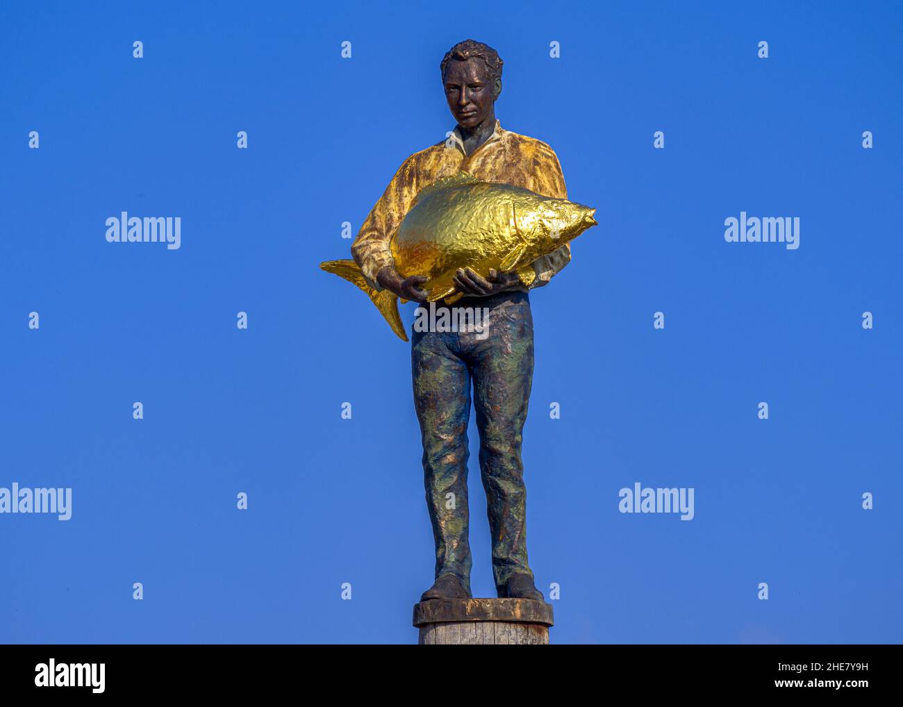 Golden fish sculpture hi-res stock photography and images - Alamy