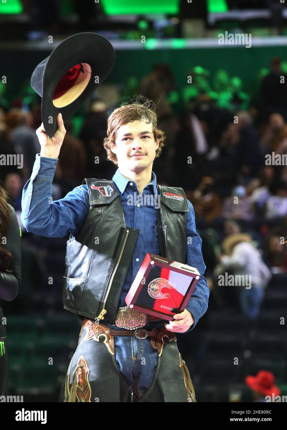 Bull Rider Kyler Oliver Wins the 2022 PBR Unleash The Beast Event ...