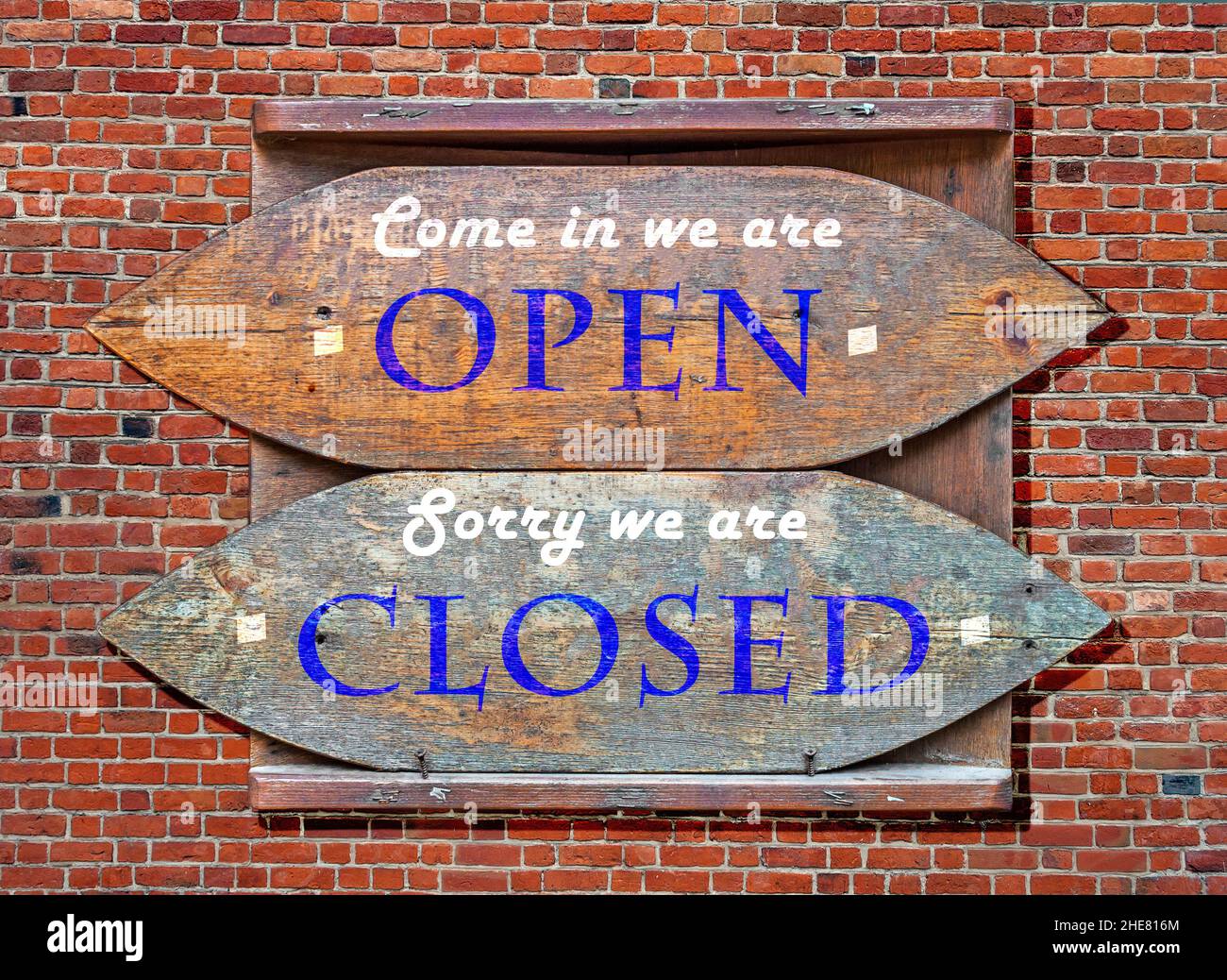 Wooden signs - Blue Open and Closed Stock Photo - Alamy