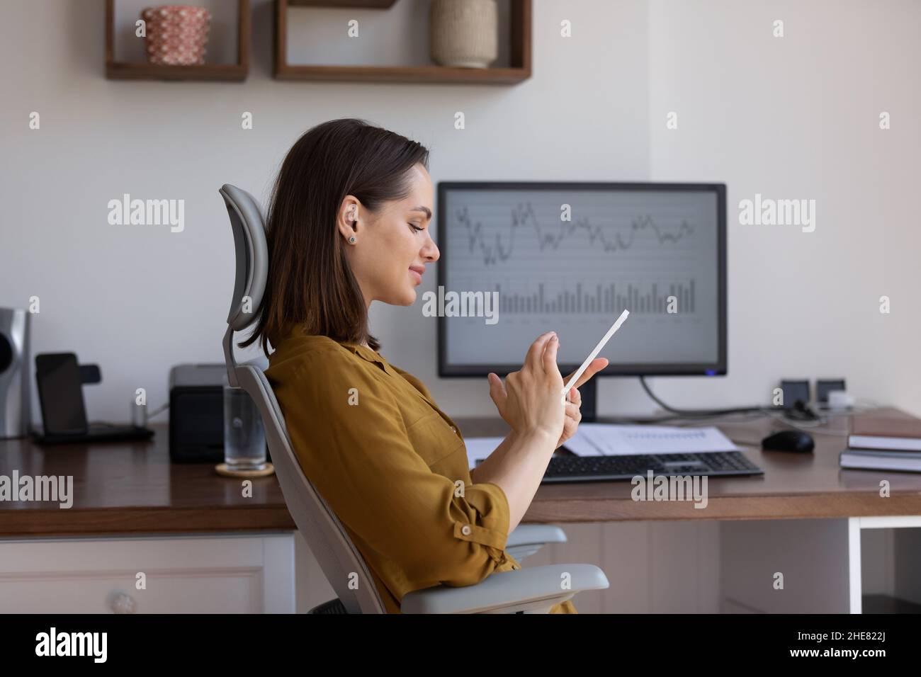 Trader investor hi-res stock photography and images - Alamy