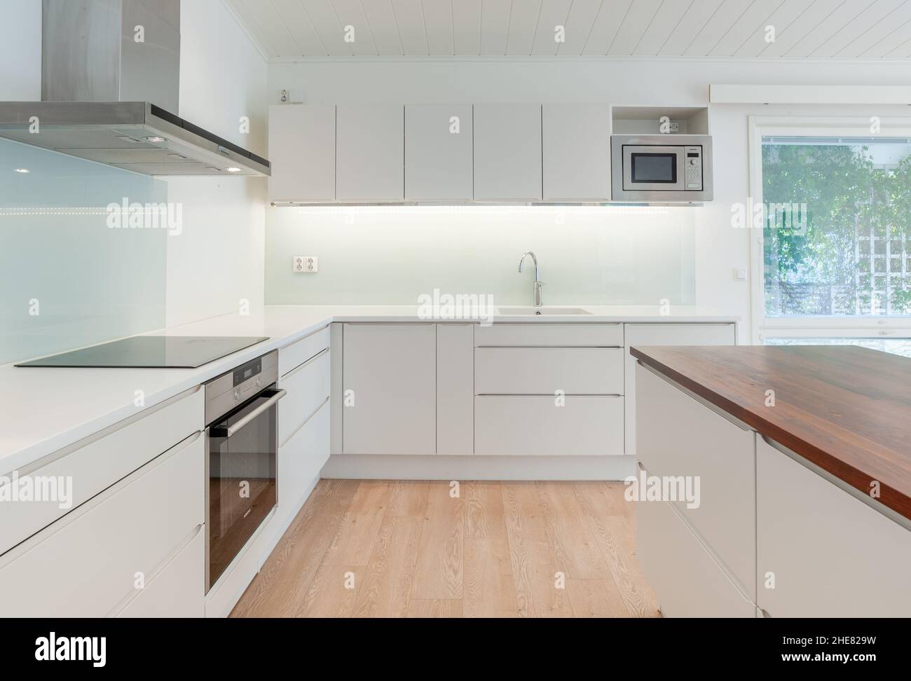 Clean empty home interiors Stock Photo - Alamy