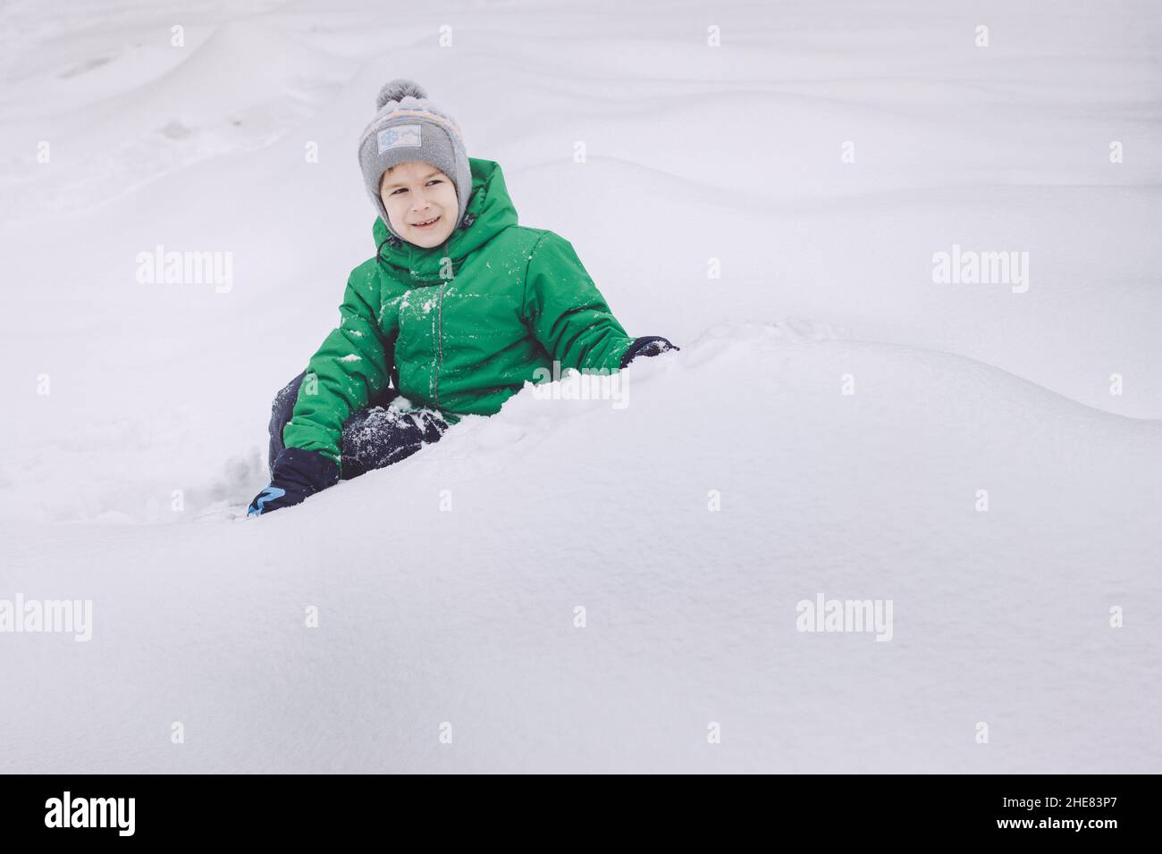 Happy boy in snow hi-res stock photography and images - Alamy