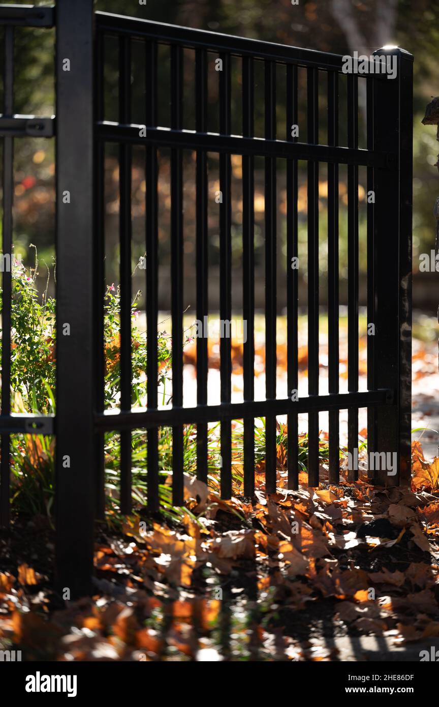 Fall foliage garden fence hi-res stock photography and images - Alamy