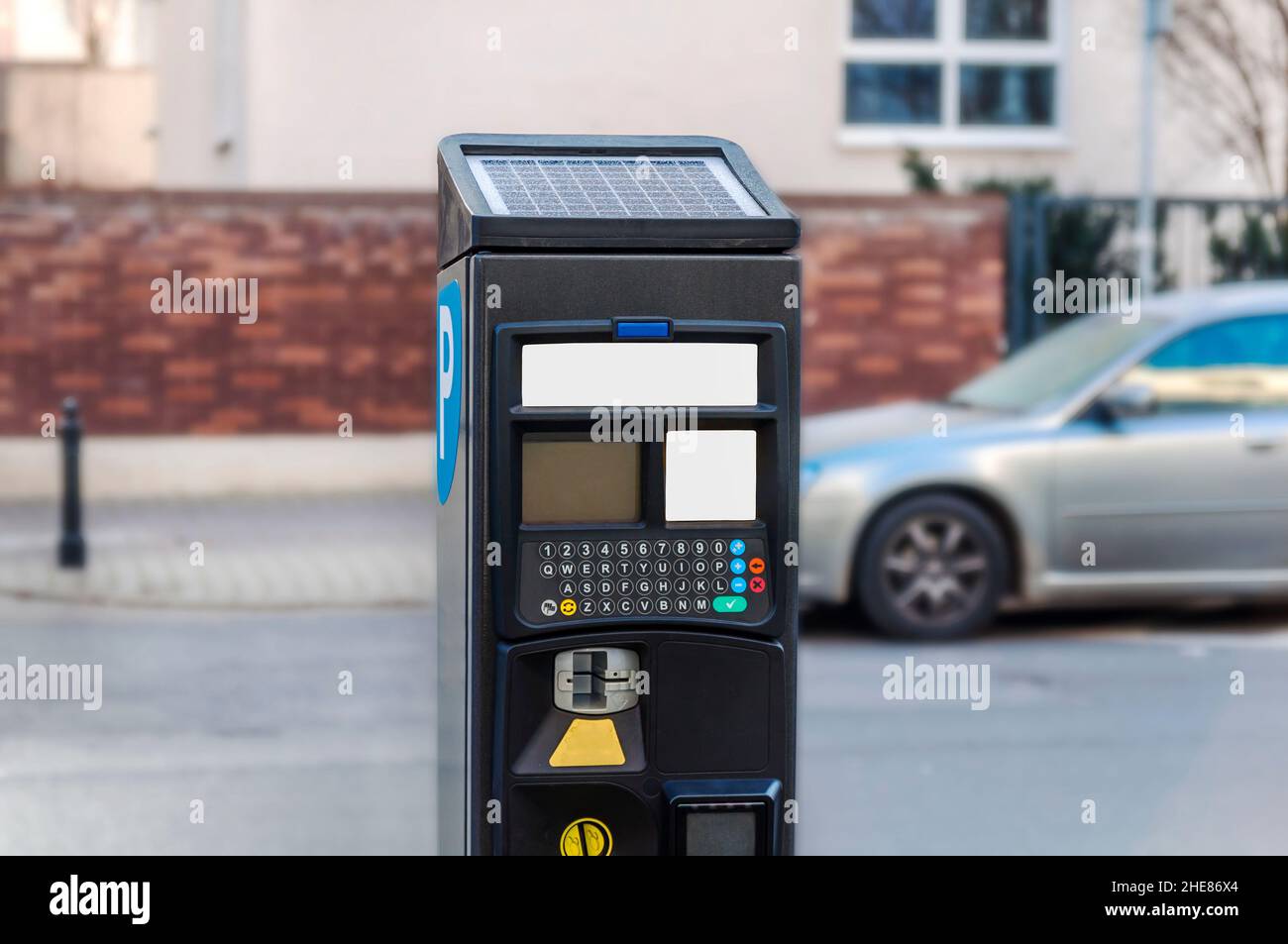 Car and parking machine with electronic payment Stock Photo - Alamy