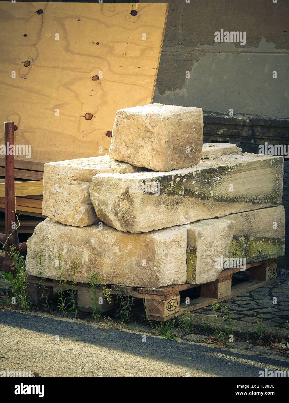 Closeup shot big stone hi-res stock photography and images - Alamy
