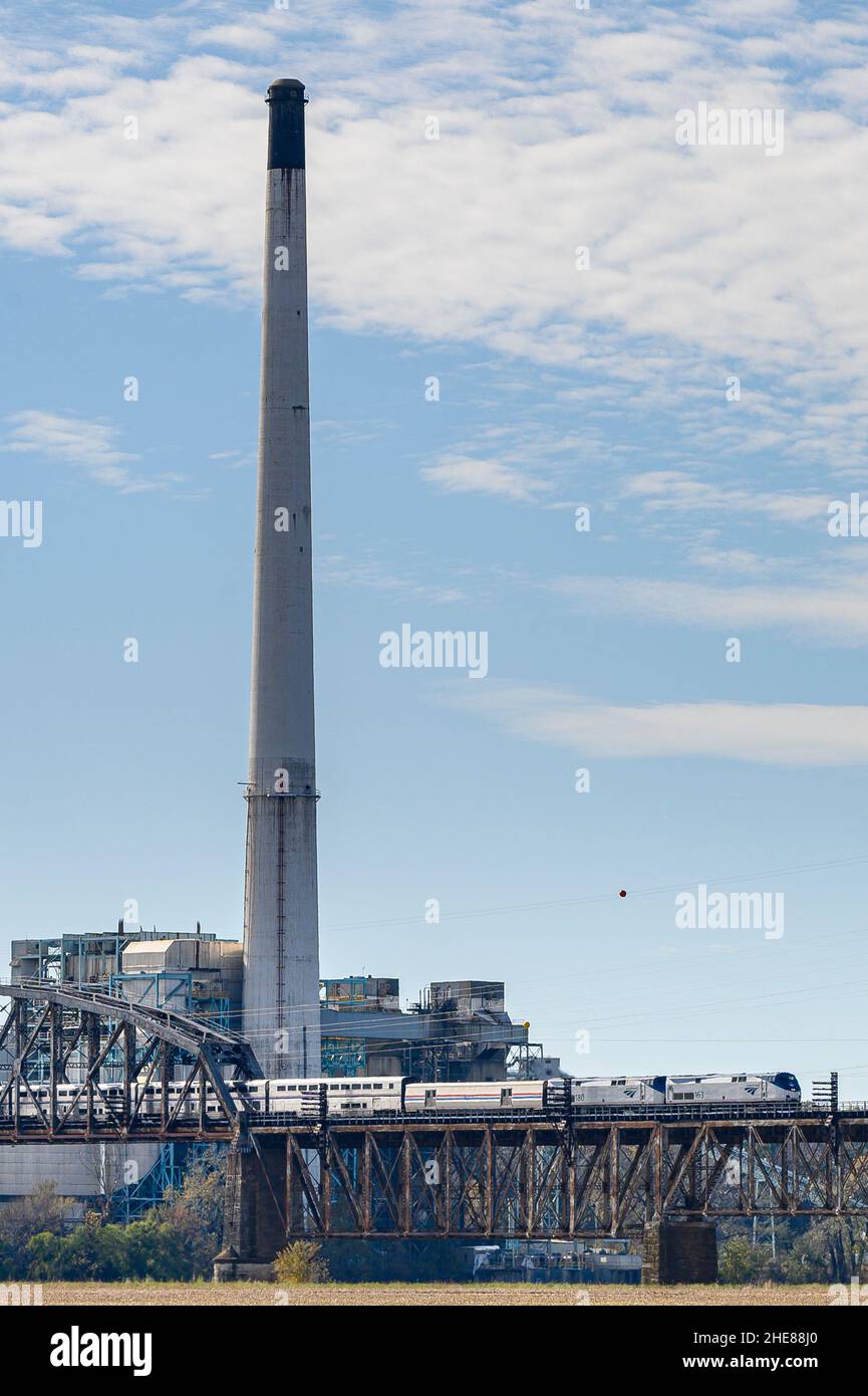 Train passing on metal hi-res stock photography and images - Alamy