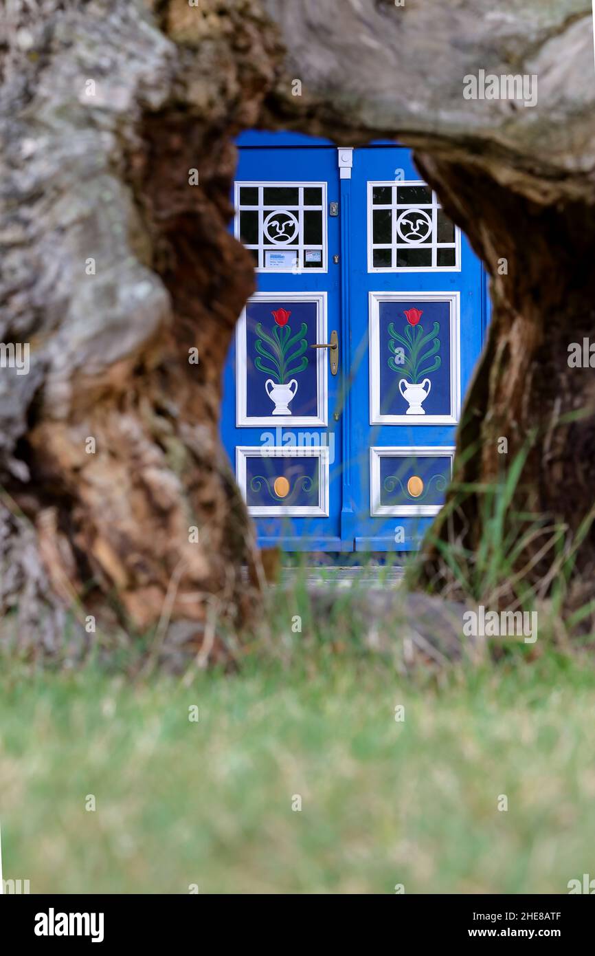 Inviting front door hi-res stock photography and images - Alamy