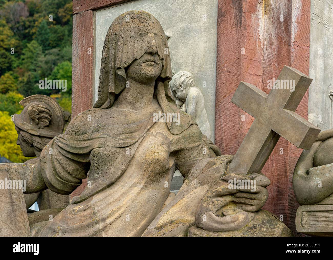 Figures On The Old Bridge In Heidelberg Stock Photo - Alamy