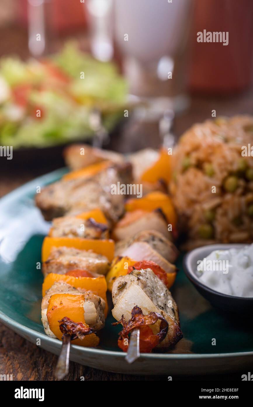 Fleisch am spiess mit reis hi-res stock photography and images - Alamy