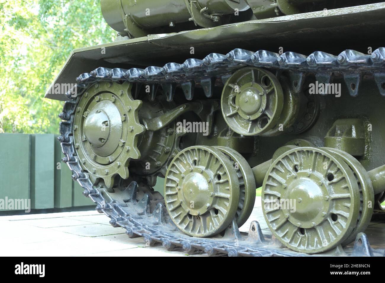 chain tracks of a tank Stock Photo - Alamy