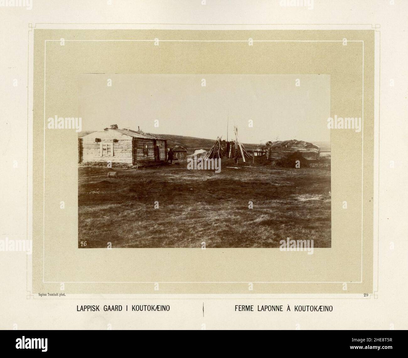 Samisk gårdstun med gamme i Kautokeino Stock Photo - Alamy