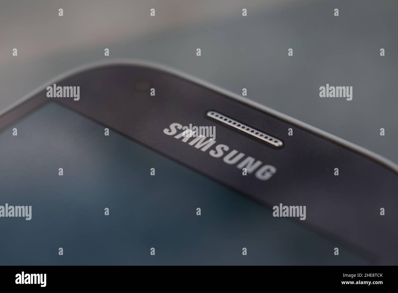 Samsung old phone hi-res stock photography and images - Alamy