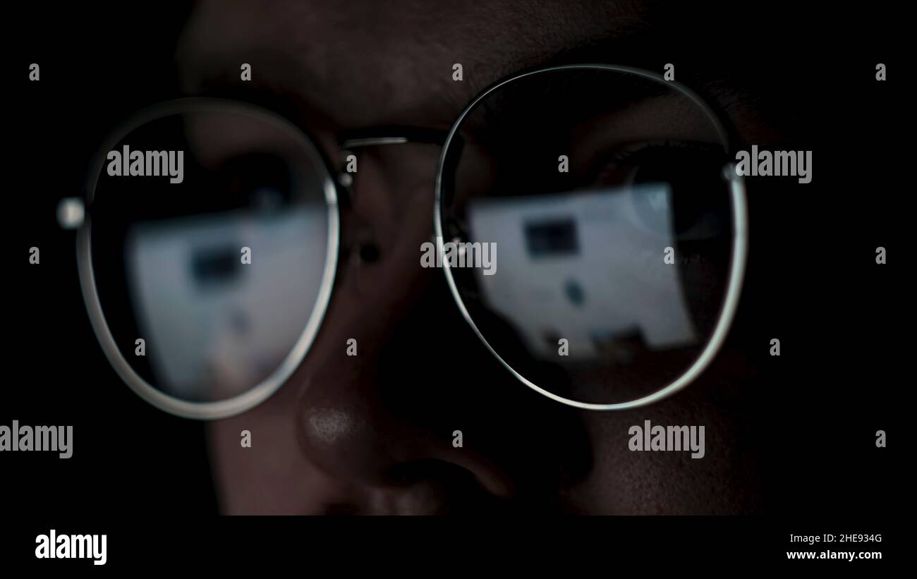 Screen reflection in eyes hi-res stock photography and images - Alamy