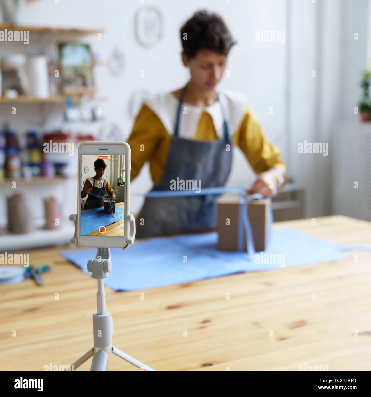 Artist vlogger make video packing handmade pottery, online master class ...