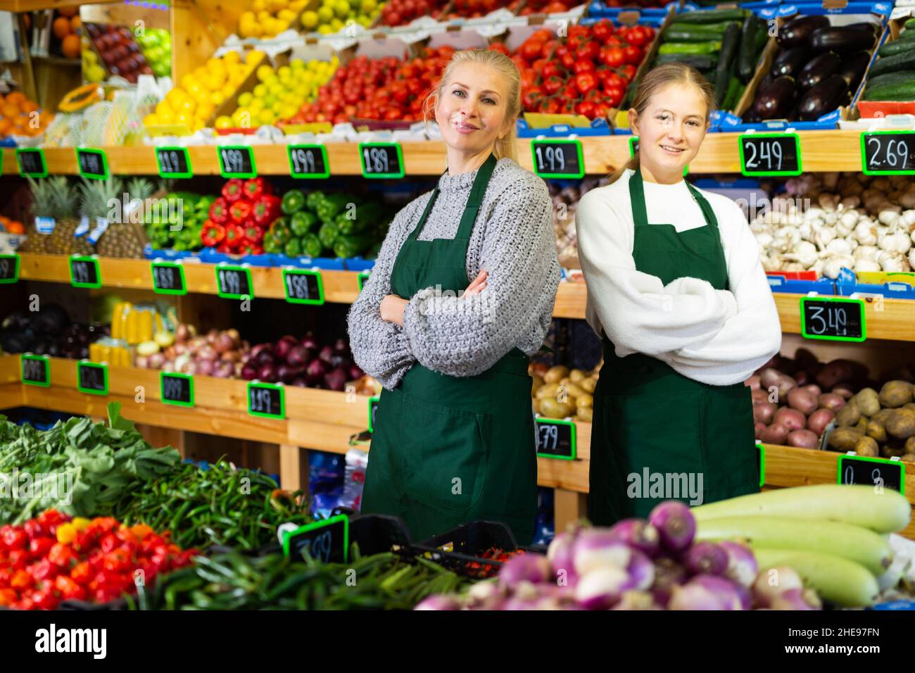 Helping to eat apple hi-res stock photography and images - Alamy