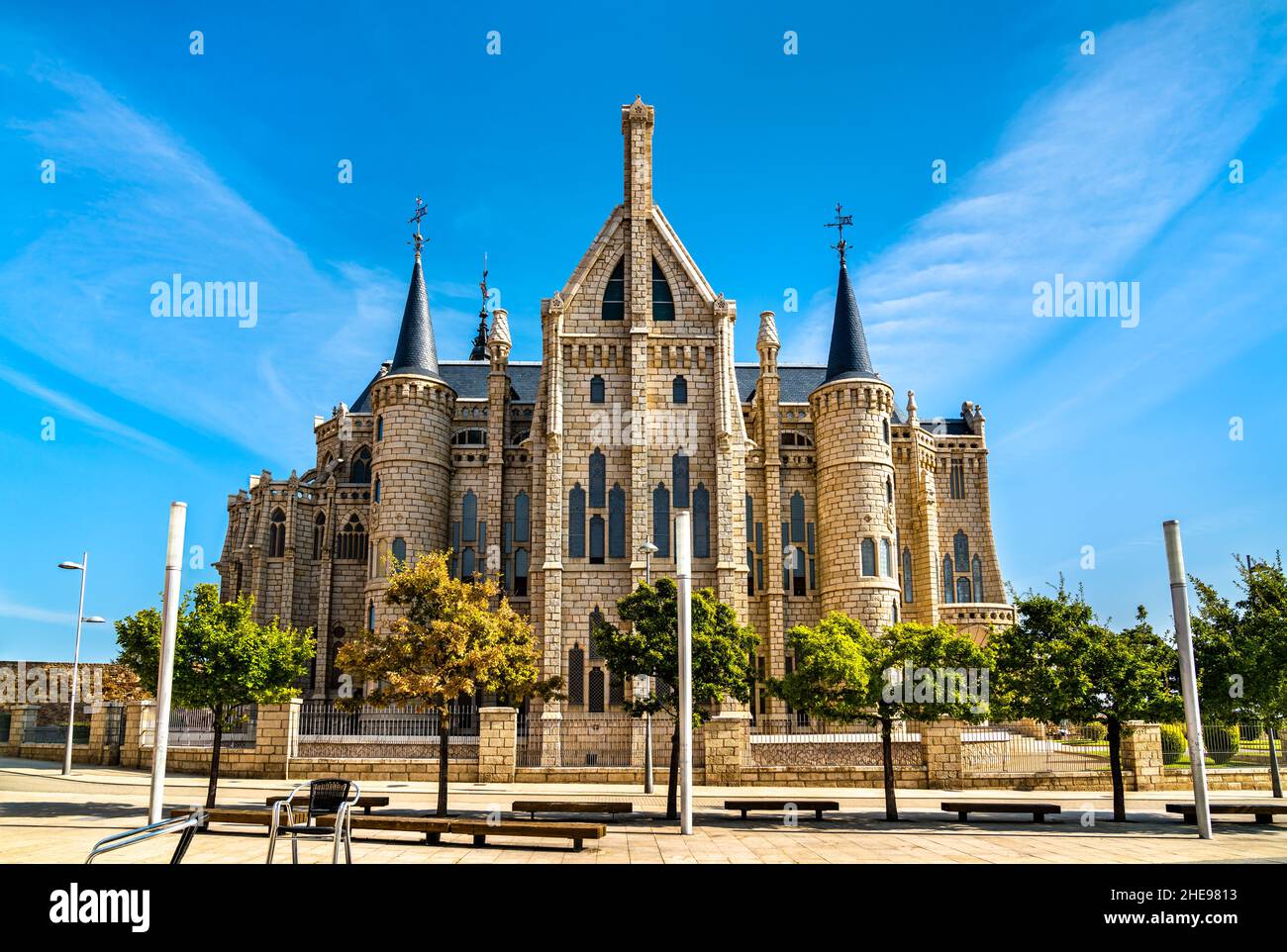 Gaudí castle astorga castilla león hi-res stock photography and images ...