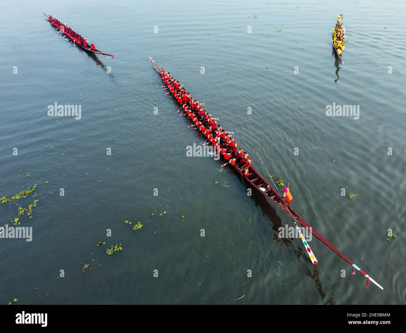 Traditional bengali boat hi-res stock photography and images - Alamy