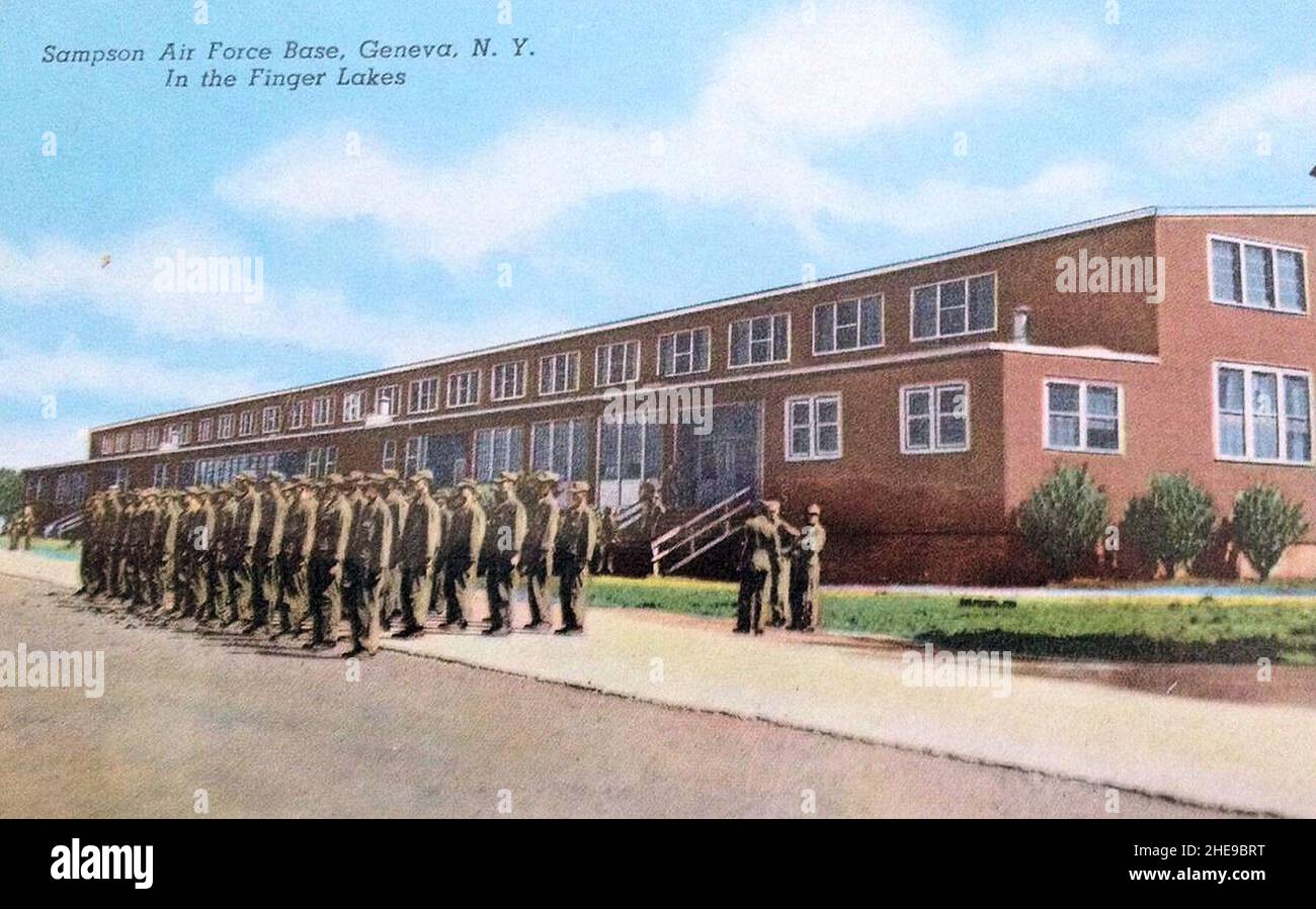 Sampson Air Force Base - Trainees In Front of Building Stock Photo - Alamy