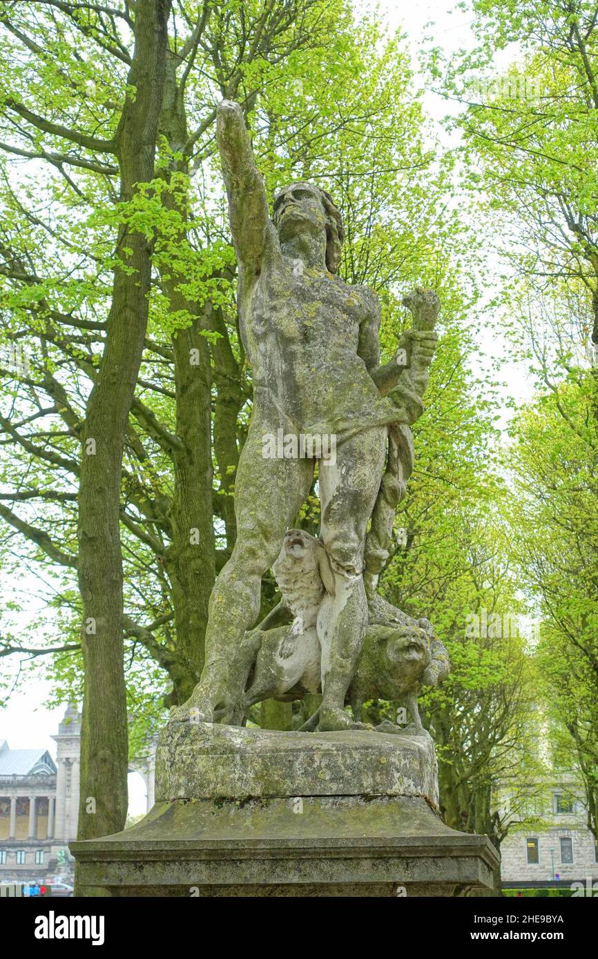 Samson by Jean-Baptiste Van Heffen, 1886 - Cinquantenaire - Brussels ...