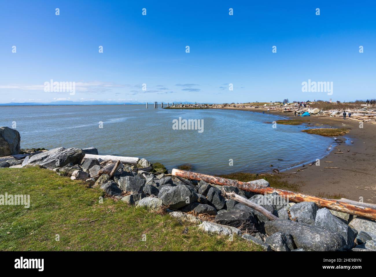 Garry Point Park viewpoint coastline in springtime. Richmond, BC ...