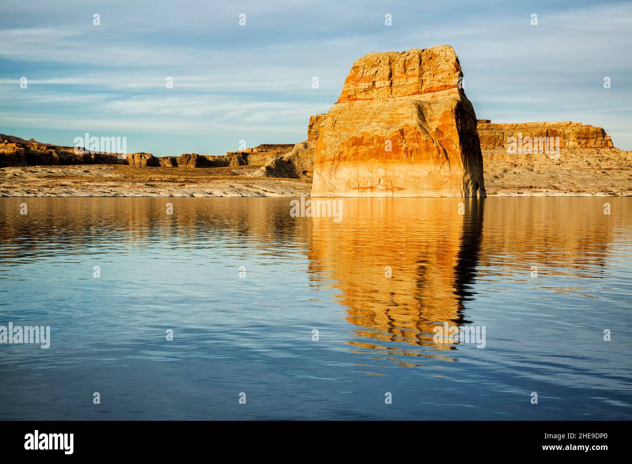 Lone rock beach lake powell hi-res stock photography and images - Alamy