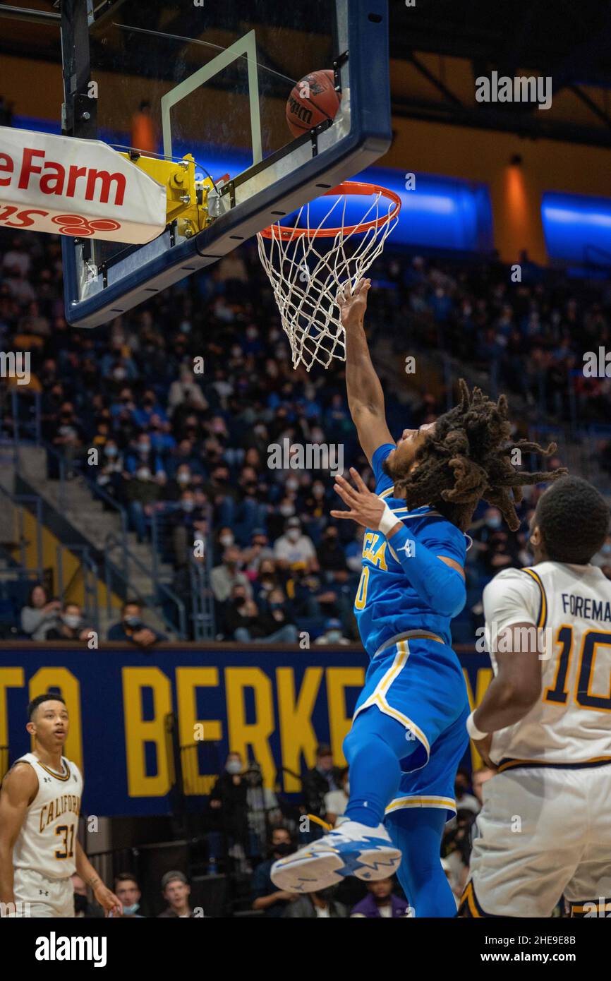 UCLA guard Jaylen Clark (0) shoots a layup during the first half ...