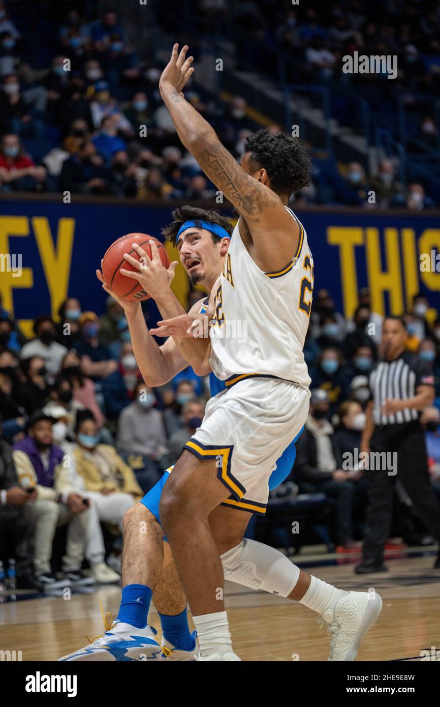 UCLA forward Cody Riley (2) prepares to shoot the basketball against ...