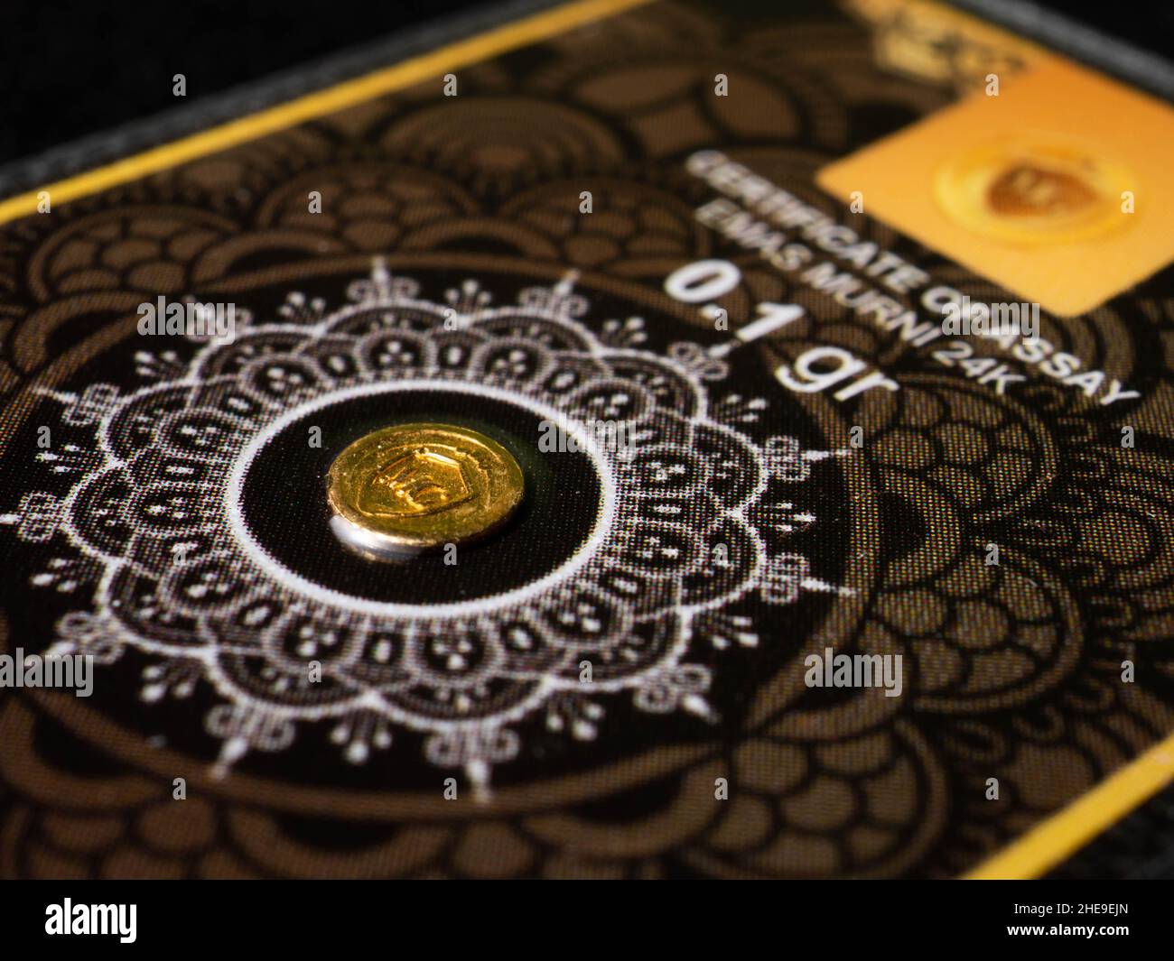 Mini gold hi-res stock photography and images - Alamy