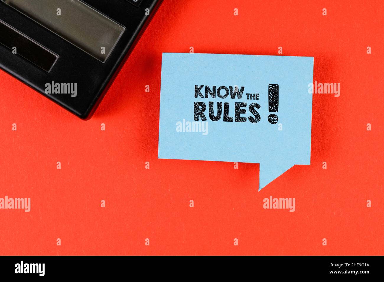 KNOW THE RULES. Blue speech bubble on a red background Stock Photo - Alamy