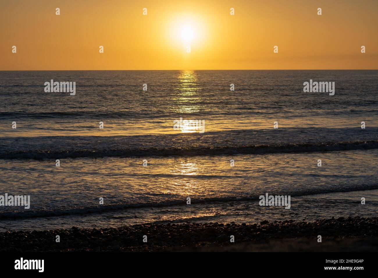 Water wave sunset hi-res stock photography and images - Alamy