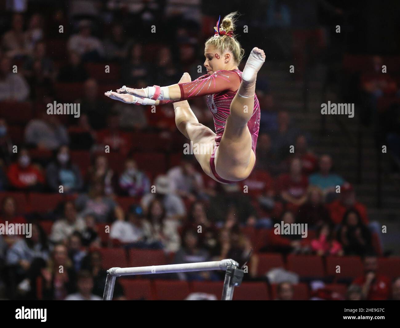 Crimson tide gymnastics hi-res stock photography and images - Alamy