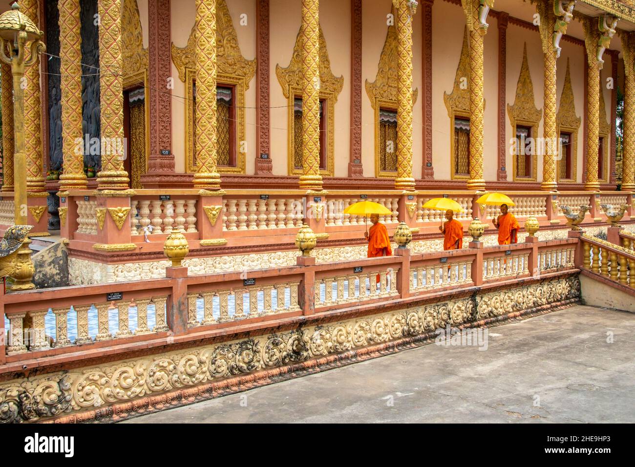 Monks walking in the temple grounds Stock Photo - Alamy