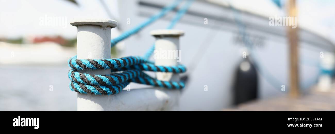 Bright blue thick rope Stock Photo - Alamy