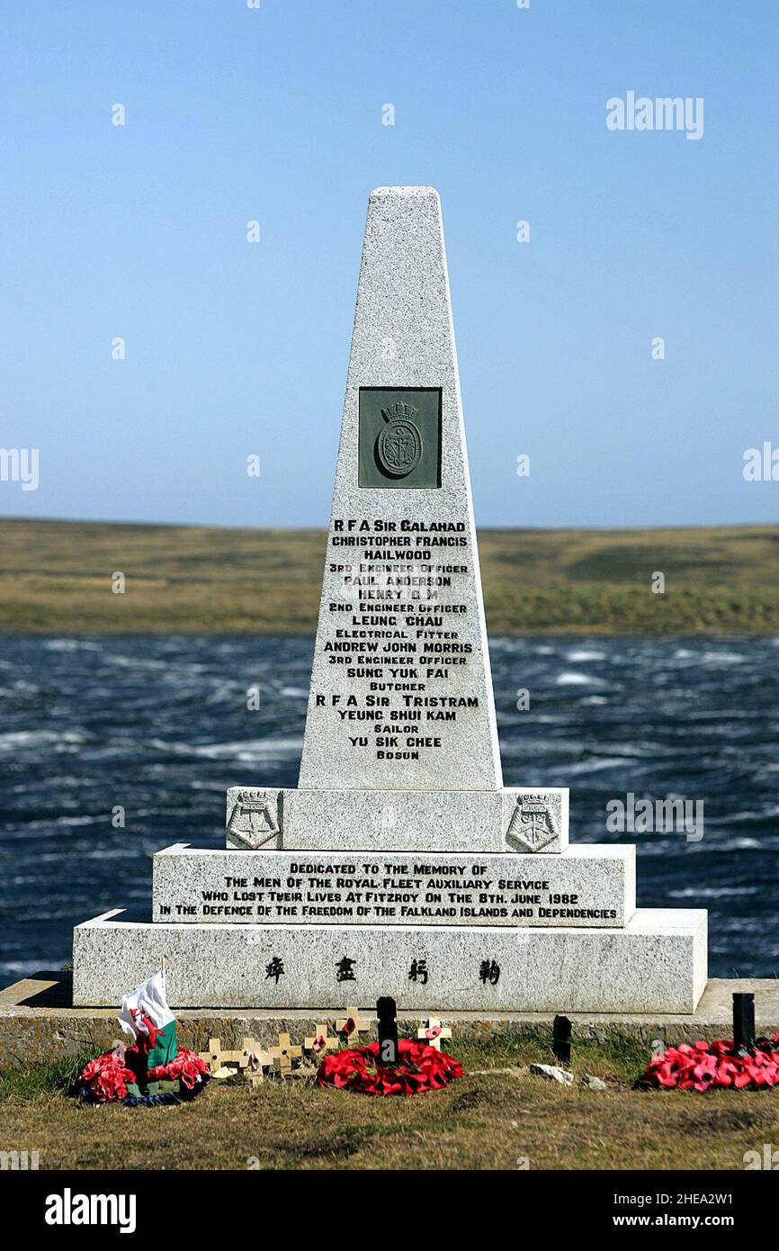 Falklands war memorials hi-res stock photography and images - Alamy
