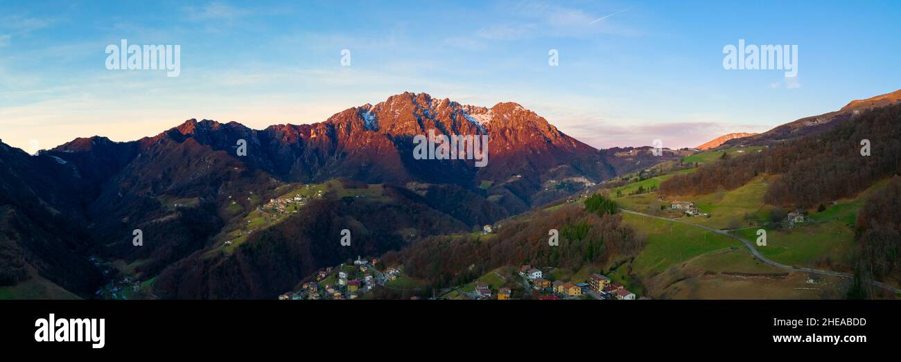 Beautiful panorama of the Seriana valley and its mountains at sunrise ...