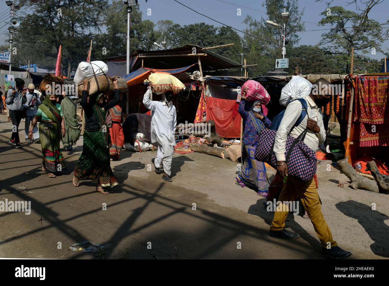 Kolkata, India. 08th Jan, 2022. amid coronavirus pandemic pilgrims ...