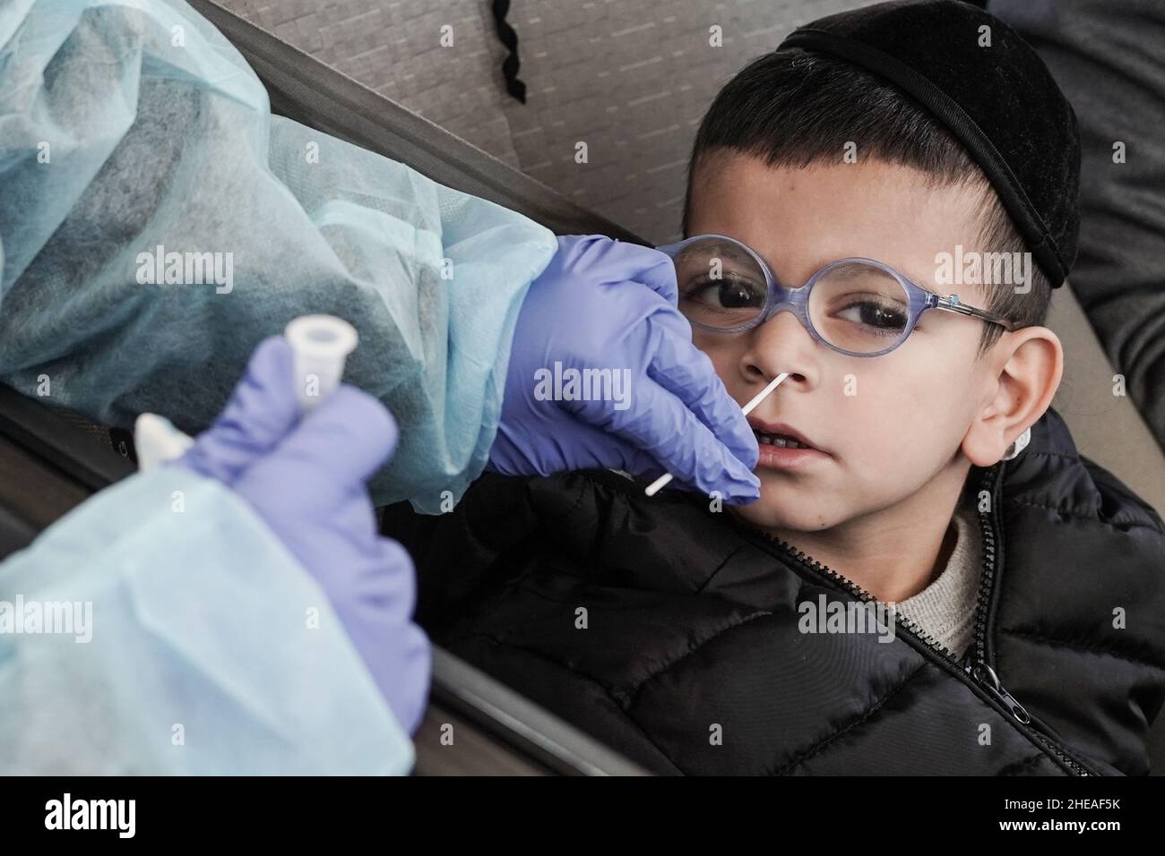 Jerusalem, Israel. 10th January, 2022. Israelis undergo COVID-19 tests ...