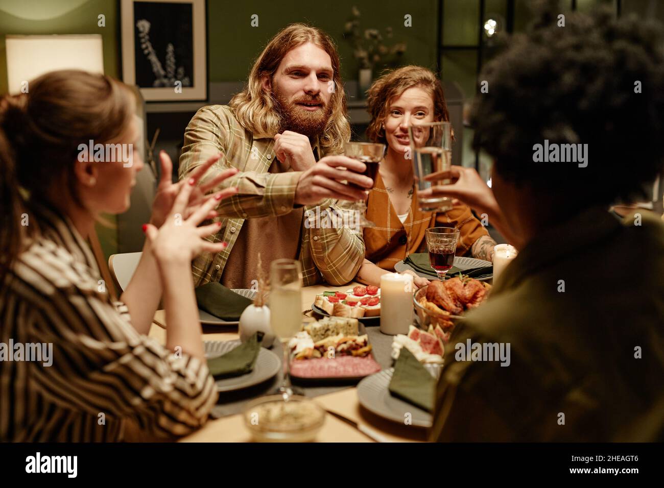 Group of people having dinner hi-res stock photography and images - Alamy